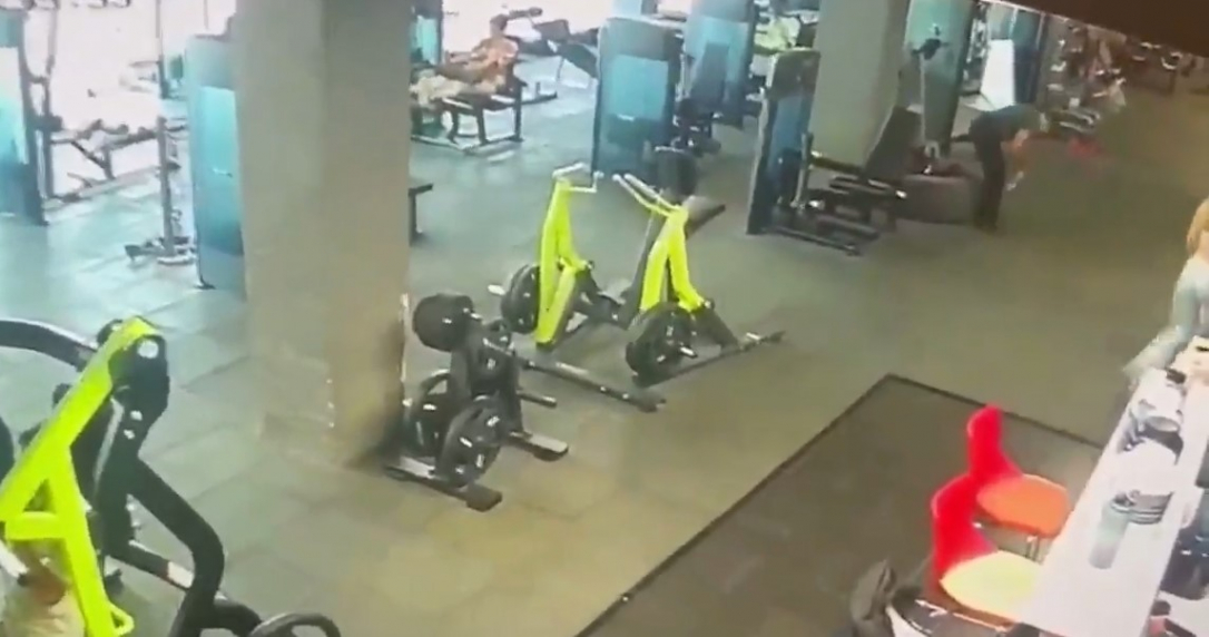 Кадры из спортзала, где внезапно скончался Джабир Иманов. 18+ - Minval Politika